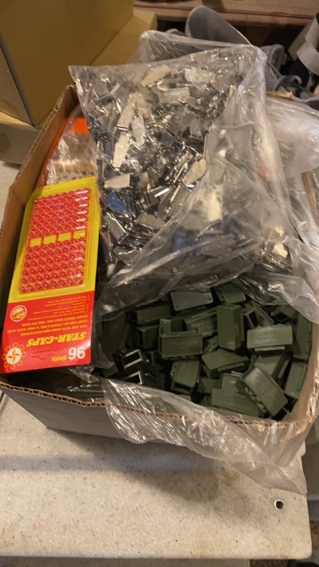 Mini Claymore!!! 2 sets, claymore, poppers and snapper members only ...